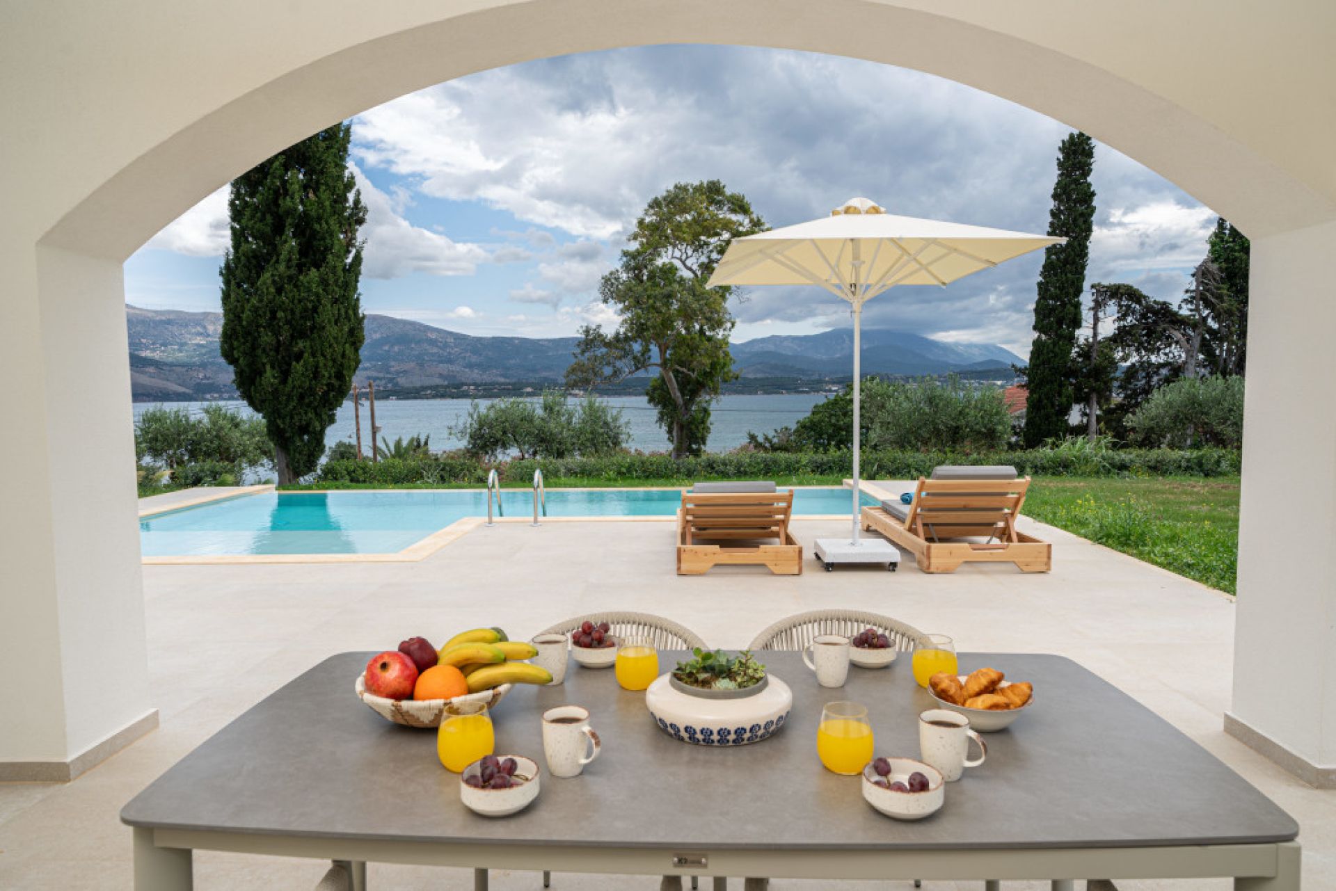 Villa Rossa***** Kefalonia in Griechenland online buchen - Reisebüro ...